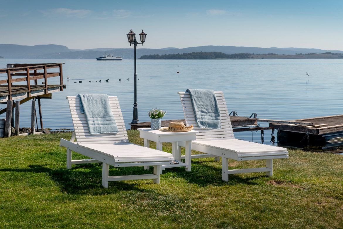 Side Table – Chaise Lounge Square